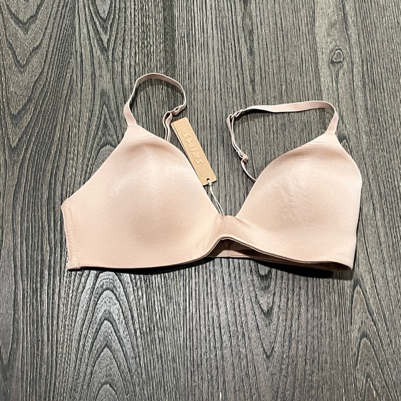 SKIMS | Intimates & Sleepwear | New Skims Womens Wireless Form Pushup ...